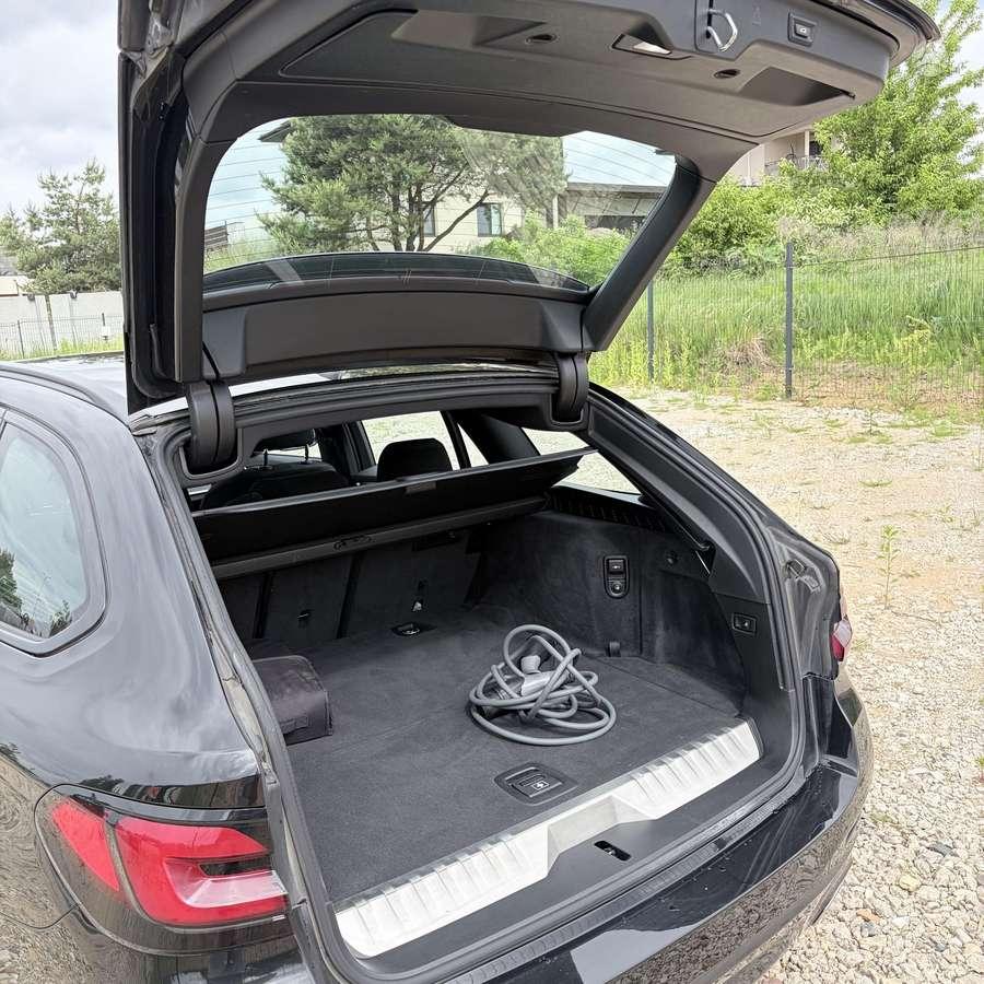 Black BMW 530 2021 in Vilnius, with an engine capacity of 2.00 L and mileage of 192 thousand km for 22900 €, photo 22 on AUTOMOTO.COM.LV