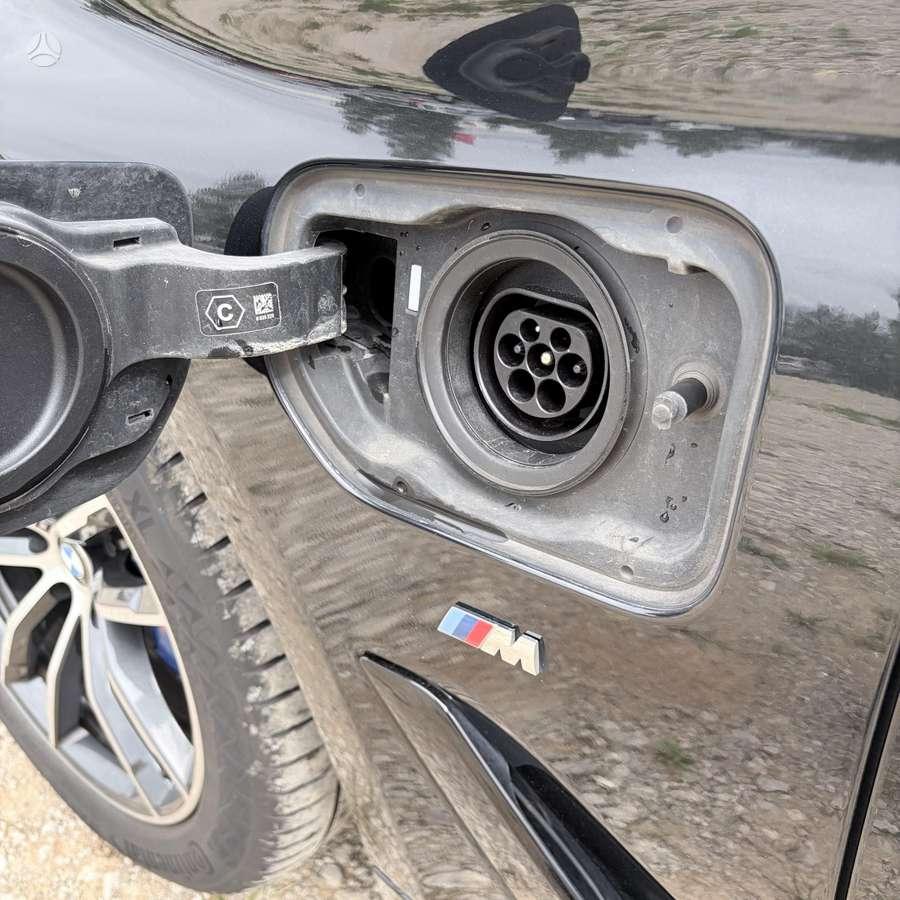 Black BMW 530 2021 in Vilnius, with an engine capacity of 2.00 L and mileage of 192 thousand km for 22900 €, photo 25 on AUTOMOTO.COM.LV