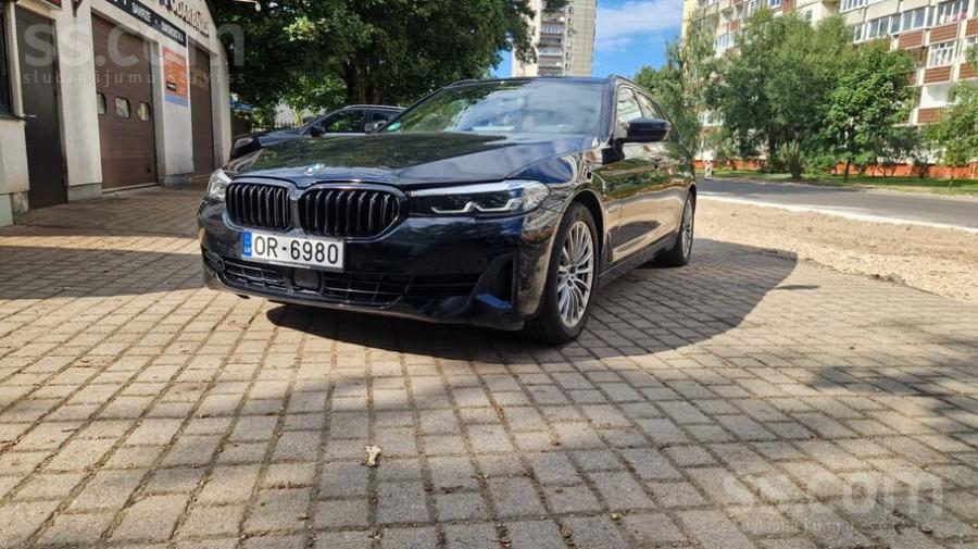 Black BMW 530 2021 in Riga, with an engine capacity of 2.00 L and mileage of 80 thousand km for 25500 €, photo 3 on AUTOMOTO.COM.LV