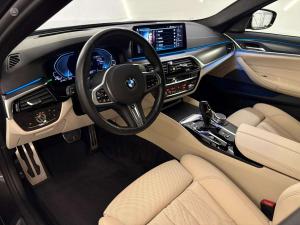 Black BMW 530 2021 in Marijampole, with an engine capacity of 2.00 L and mileage of 50 thousand km for 29999 €, photo 3 on AUTOMOTO.COM.LV