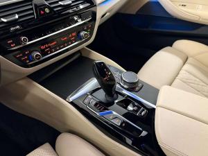 Black BMW 530 2021 in Marijampole, with an engine capacity of 2.00 L and mileage of 50 thousand km for 29999 €, photo 7 on AUTOMOTO.COM.LV