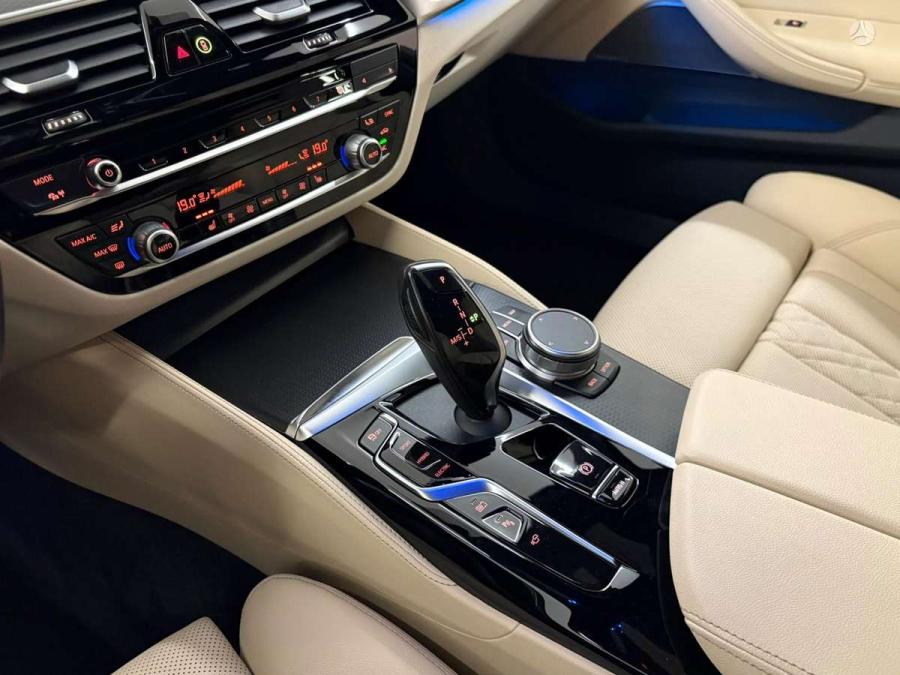 Black BMW 530 2021 in Marijampole, with an engine capacity of 2.00 L and mileage of 50 thousand km for 29999 €, photo 7 on AUTOMOTO.COM.LV