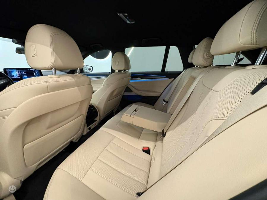 Black BMW 530 2021 in Marijampole, with an engine capacity of 2.00 L and mileage of 50 thousand km for 29999 €, photo 18 on AUTOMOTO.COM.LV