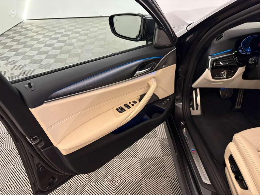 Black BMW 530 2021 in Marijampole, with an engine capacity of 2.00 L and mileage of 50 thousand km for 29999 €, photo 30 on AUTOMOTO.COM.LV