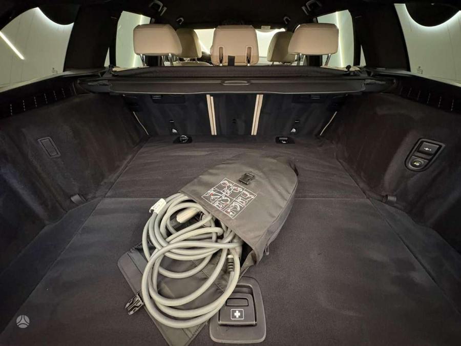 Black BMW 530 2021 in Marijampole, with an engine capacity of 2.00 L and mileage of 50 thousand km for 29999 €, photo 33 on AUTOMOTO.COM.LV