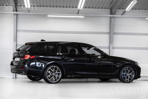 BMW 530 2021 in Tukums on AUTOMOTO.COM.LV Black BMW 530 2021 in Tukums, with an engine capacity of 2.00 L and mileage of 175 thousand km for 27777 €, photo 4 on AUTOMOTO.COM.LV