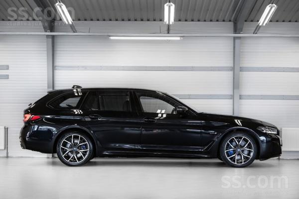 BMW 530 2021 in Tukums on AUTOMOTO.COM.LV Black BMW 530 2021 in Tukums, with an engine capacity of 2.00 L and mileage of 175 thousand km for 27777 €, photo 5 on AUTOMOTO.COM.LV