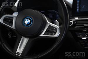 Black BMW 530 2021 in Tukums, with an engine capacity of 2.00 L and mileage of 175 thousand km for 27777 €, photo 22 on AUTOMOTO.COM.LV