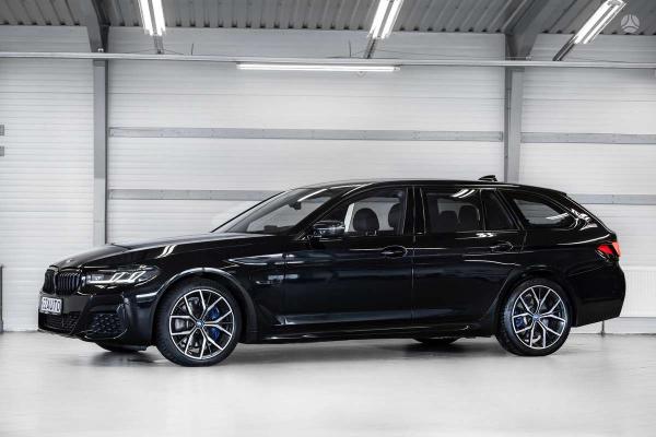 BMW 530 2021 in Tukums on AUTOMOTO.COM.LV Black BMW 530 2021 in Tukums, with an engine capacity of 2.00 L and mileage of 175 thousand km for 27777 €, photo 7 on AUTOMOTO.COM.LV