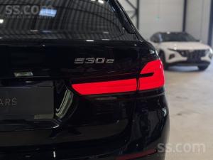 Melns BMW 530 2021 Rīga, ar dzinēja tilpumu 2.00 L un nobraukumu 80 tūkst. km par 26490 €, foto 31 vietnē AUTOMOTO.COM.LV