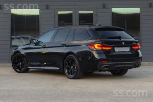 Black BMW 530 2021 in Jelgava, with an engine capacity of 2.00 L and mileage of 246 thousand km for 22500 €, photo 3 on AUTOMOTO.COM.LV