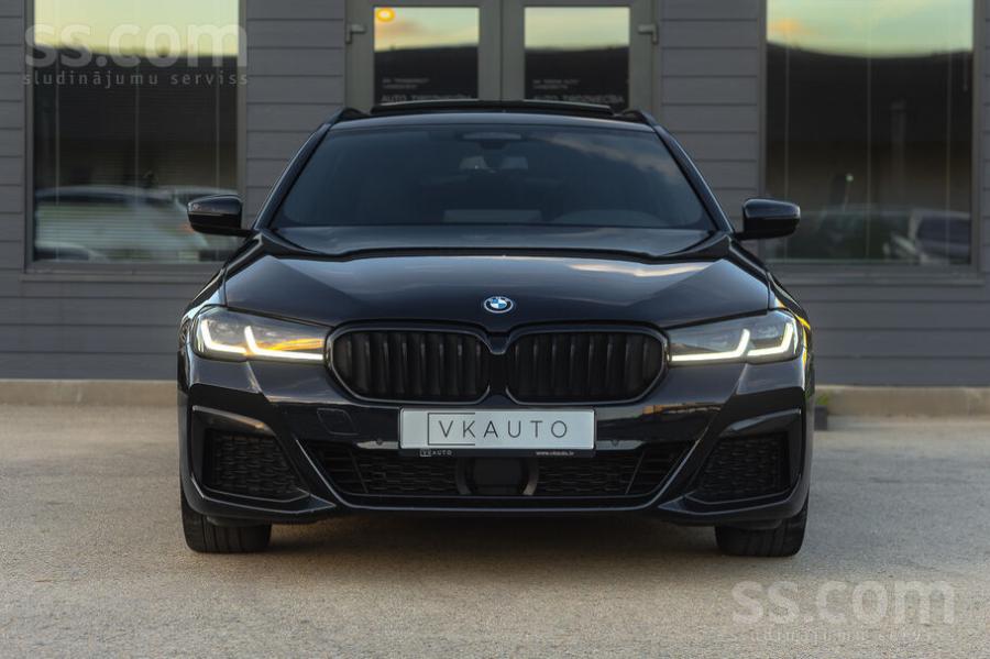 Black BMW 530 2021 in Jelgava, with an engine capacity of 2.00 L and mileage of 246 thousand km for 22500 €, photo 6 on AUTOMOTO.COM.LV