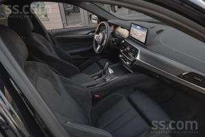 Black BMW 530 2021 in Jelgava, with an engine capacity of 2.00 L and mileage of 246 thousand km for 22500 €, photo 10 on AUTOMOTO.COM.LV