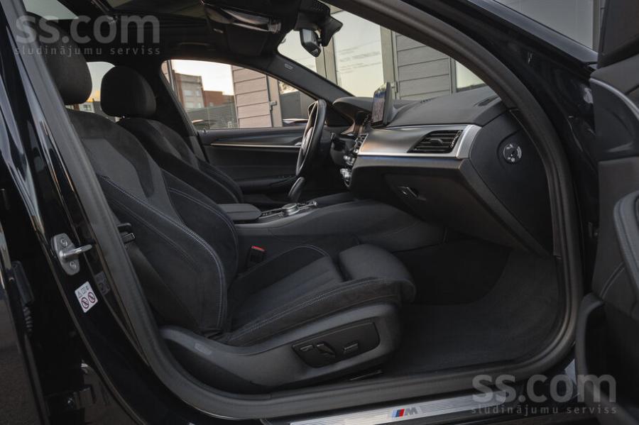 Black BMW 530 2021 in Jelgava, with an engine capacity of 2.00 L and mileage of 246 thousand km for 22500 €, photo 12 on AUTOMOTO.COM.LV