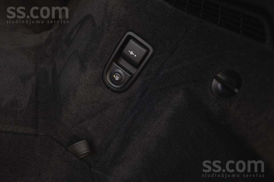Black BMW 530 2021 in Jelgava, with an engine capacity of 2.00 L and mileage of 246 thousand km for 22500 €, photo 15 on AUTOMOTO.COM.LV