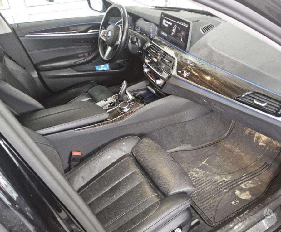 Black BMW 530 2022 in Siauliai, with an engine capacity of 2.00 L and mileage of 127 thousand km for 25900 €, photo 3 on AUTOMOTO.COM.LV