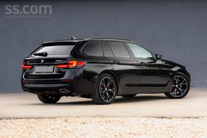 Black BMW 530 2022 in Jelgava, with an engine capacity of 2.00 L and mileage of 186 thousand km for 21800 €, photo 6 on AUTOMOTO.COM.LV