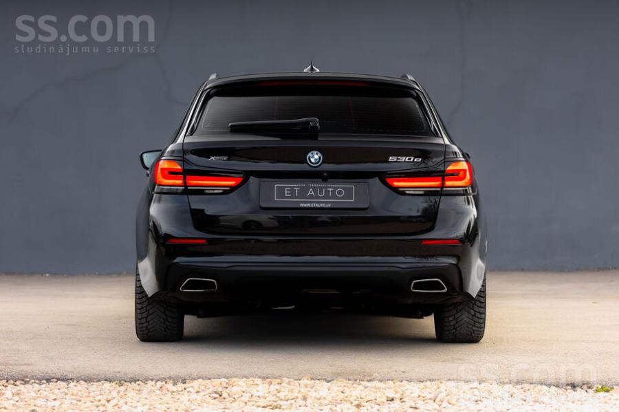 Black BMW 530 2022 in Jelgava, with an engine capacity of 2.00 L and mileage of 186 thousand km for 21800 €, photo 7 on AUTOMOTO.COM.LV