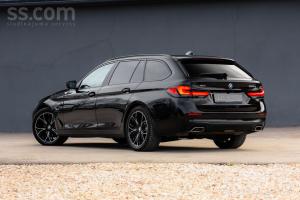Black BMW 530 2022 in Jelgava, with an engine capacity of 2.00 L and mileage of 186 thousand km for 21800 €, photo 8 on AUTOMOTO.COM.LV