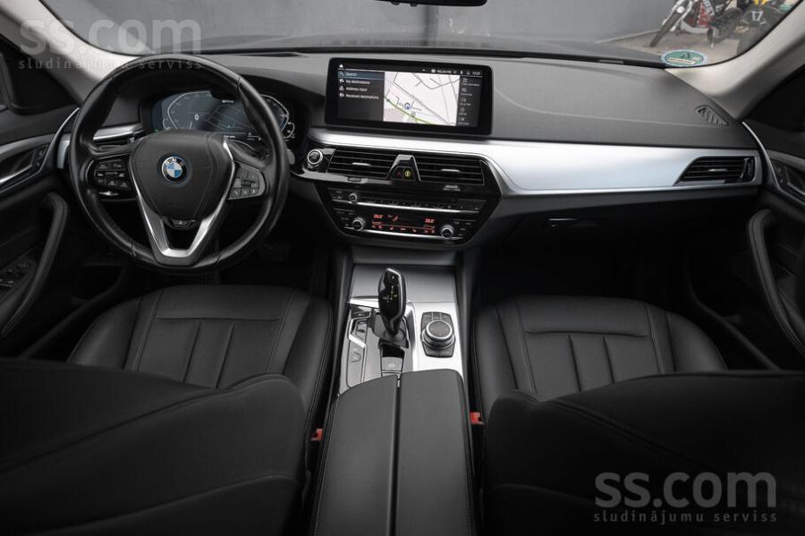 Black BMW 530 2022 in Jelgava, with an engine capacity of 2.00 L and mileage of 186 thousand km for 21800 €, photo 10 on AUTOMOTO.COM.LV