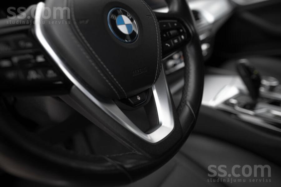 Black BMW 530 2022 in Jelgava, with an engine capacity of 2.00 L and mileage of 186 thousand km for 21800 €, photo 19 on AUTOMOTO.COM.LV