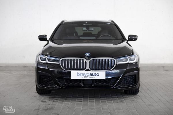 Черный БМВ 530 2022 в Вильнюс, объемом двигателя 2.00 л и пробегом 70 тыс. км за 37771 €, фото 3 на AUTOMOTO.COM.LV