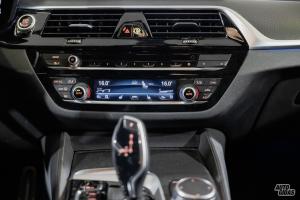 Черный БМВ 530 2022 в Вильнюс, объемом двигателя 2.00 л и пробегом 70 тыс. км за 37771 €, фото 26 на AUTOMOTO.COM.LV