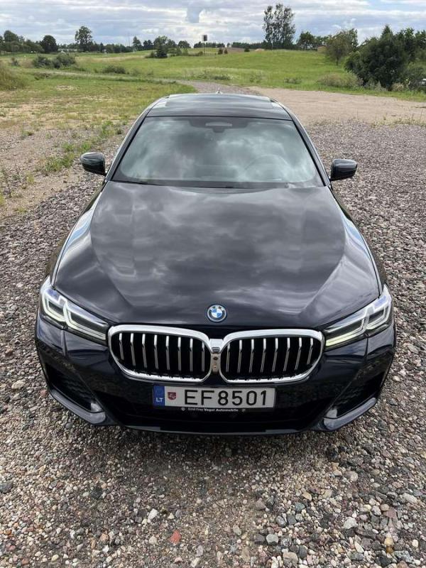 Black BMW 530 2022 in Elektrenai, with an engine capacity of 2.00 L and mileage of 72 thousand km for 35199 €, photo 3 on AUTOMOTO.COM.LV