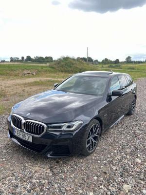 Black BMW 530 2022 in Elektrenai, with an engine capacity of 2.00 L and mileage of 72 thousand km for 35199 €, photo 4 on AUTOMOTO.COM.LV