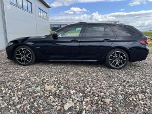 Black BMW 530 2022 in Elektrenai, with an engine capacity of 2.00 L and mileage of 72 thousand km for 35199 €, photo 5 on AUTOMOTO.COM.LV