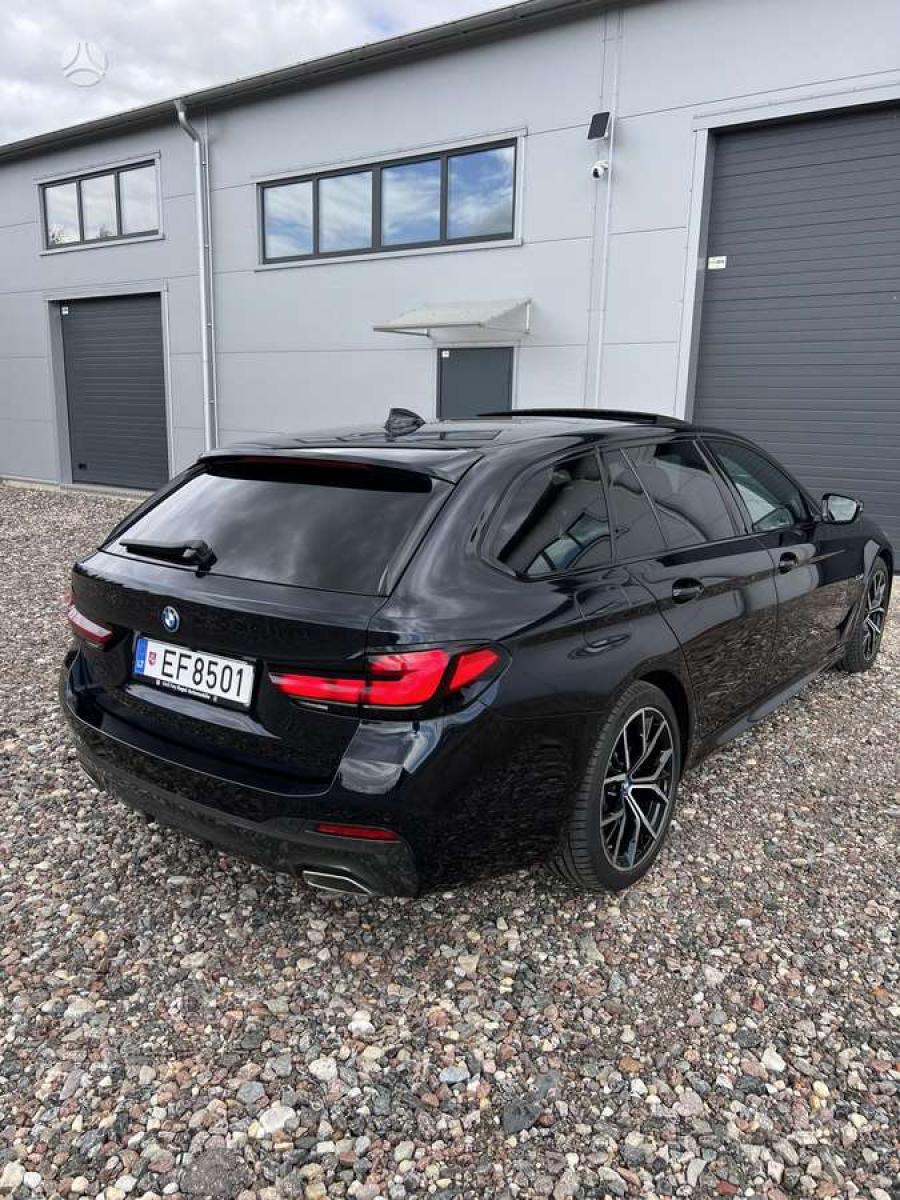 Black BMW 530 2022 in Elektrenai, with an engine capacity of 2.00 L and mileage of 72 thousand km for 35199 €, photo 8 on AUTOMOTO.COM.LV
