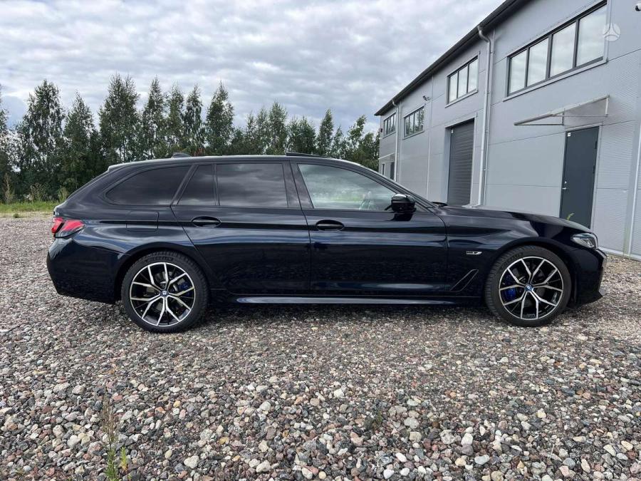 Black BMW 530 2022 in Elektrenai, with an engine capacity of 2.00 L and mileage of 72 thousand km for 35199 €, photo 9 on AUTOMOTO.COM.LV