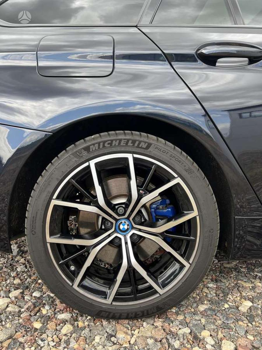 Black BMW 530 2022 in Elektrenai, with an engine capacity of 2.00 L and mileage of 72 thousand km for 35199 €, photo 12 on AUTOMOTO.COM.LV