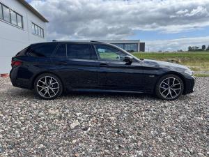 Black BMW 530 2022 in Elektrenai, with an engine capacity of 2.00 L and mileage of 72 thousand km for 35199 €, photo 21 on AUTOMOTO.COM.LV