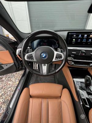 Black BMW 530 2022 in Elektrenai, with an engine capacity of 2.00 L and mileage of 72 thousand km for 35199 €, photo 25 on AUTOMOTO.COM.LV