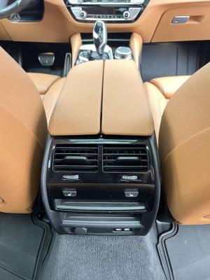 Black BMW 530 2022 in Elektrenai, with an engine capacity of 2.00 L and mileage of 72 thousand km for 35199 €, photo 30 on AUTOMOTO.COM.LV