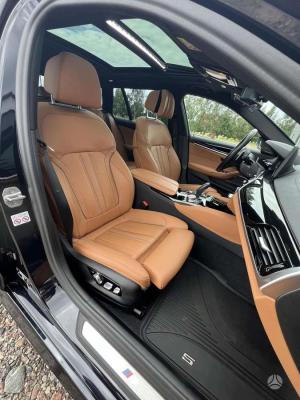 Black BMW 530 2022 in Elektrenai, with an engine capacity of 2.00 L and mileage of 72 thousand km for 35199 €, photo 32 on AUTOMOTO.COM.LV