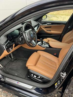 Black BMW 530 2022 in Elektrenai, with an engine capacity of 2.00 L and mileage of 72 thousand km for 35199 €, photo 34 on AUTOMOTO.COM.LV