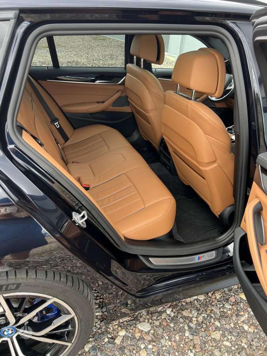 Black BMW 530 2022 in Elektrenai, with an engine capacity of 2.00 L and mileage of 72 thousand km for 35199 €, photo 38 on AUTOMOTO.COM.LV