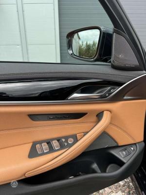 Black BMW 530 2022 in Elektrenai, with an engine capacity of 2.00 L and mileage of 72 thousand km for 35199 €, photo 40 on AUTOMOTO.COM.LV