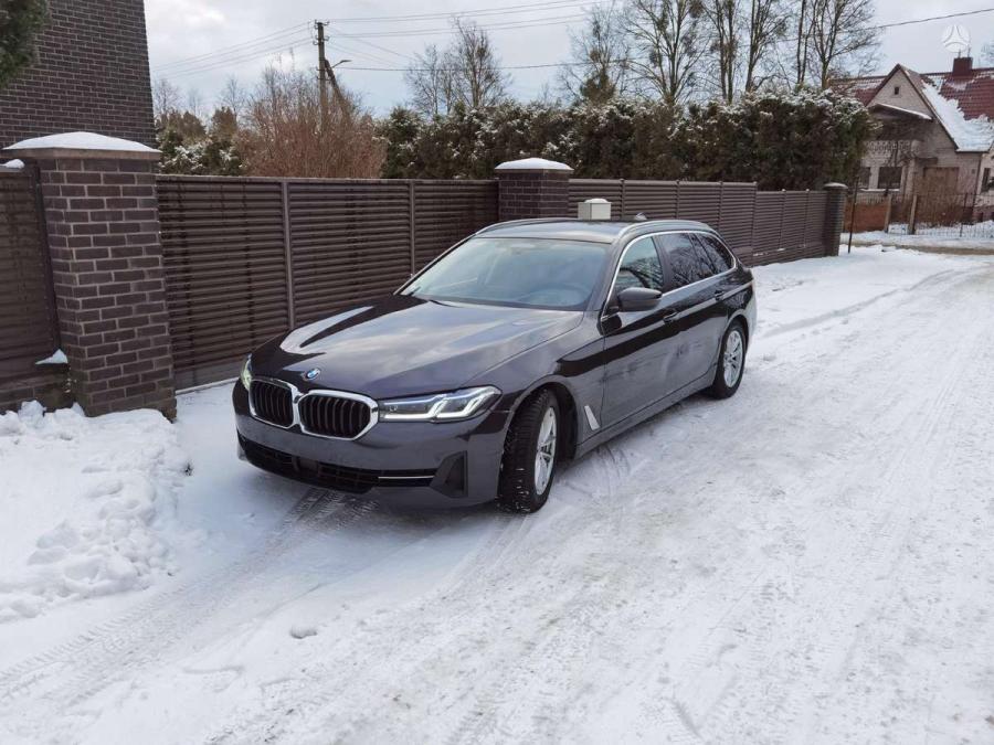 Black BMW 530 2023 in Kaunas, with an engine capacity of 2.99 L and mileage of 159 thousand km for 19900 €, photo 1 on AUTOMOTO.COM.LV