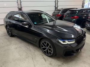 Melns BMW 530 2023 Viļņa, ar dzinēja tilpumu 2.99 L un nobraukumu 99 tūkst. km par 25652 €, foto  vietnē AUTOMOTO.COM.LV