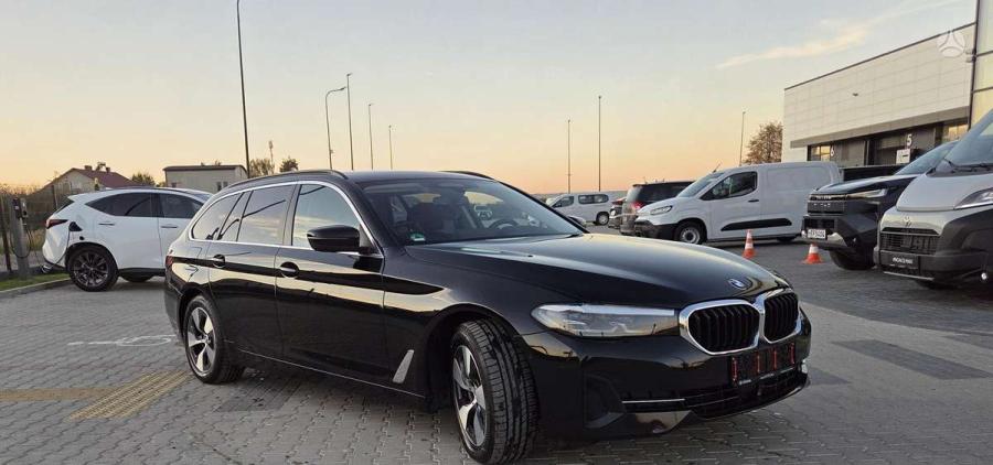 Black BMW 530 2023 in Kaunas, with an engine capacity of 2.00 L and mileage of 89 thousand km for 36600 €, photo 1 on AUTOMOTO.COM.LV