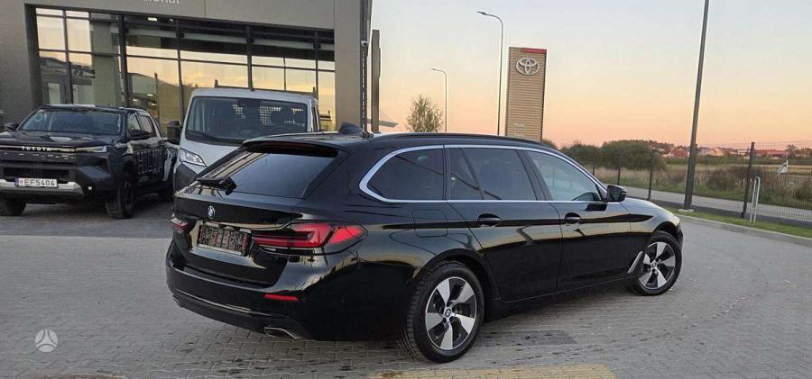 Black BMW 530 2023 in Kaunas, with an engine capacity of 2.00 L and mileage of 89 thousand km for 36600 €, photo 6 on AUTOMOTO.COM.LV