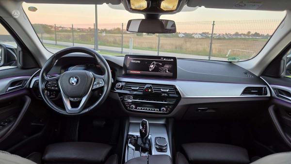 Black BMW 530 2023 in Kaunas, with an engine capacity of 2.00 L and mileage of 89 thousand km for 36600 €, photo 9 on AUTOMOTO.COM.LV