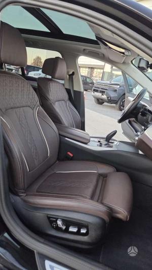 Black BMW 530 2023 in Kaunas, with an engine capacity of 2.00 L and mileage of 89 thousand km for 36600 €, photo 12 on AUTOMOTO.COM.LV