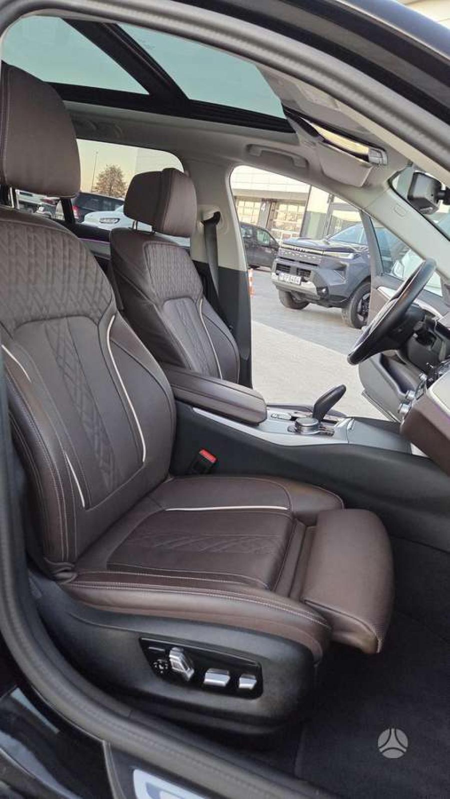 Black BMW 530 2023 in Kaunas, with an engine capacity of 2.00 L and mileage of 89 thousand km for 36600 €, photo 12 on AUTOMOTO.COM.LV