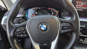 Black BMW 530 2023 in Kaunas, with an engine capacity of 2.00 L and mileage of 89 thousand km for 36600 €, photo 22 on AUTOMOTO.COM.LV