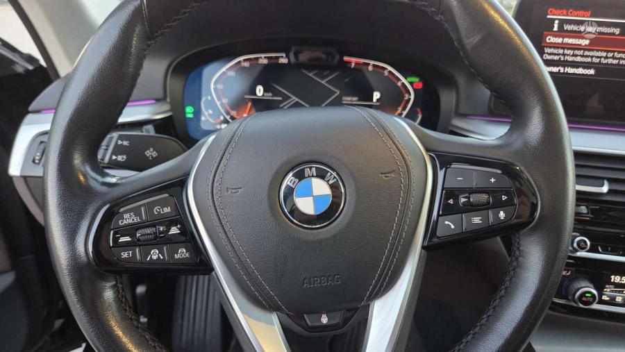 Black BMW 530 2023 in Kaunas, with an engine capacity of 2.00 L and mileage of 89 thousand km for 36600 €, photo 22 on AUTOMOTO.COM.LV