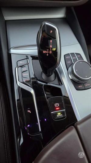 Black BMW 530 2023 in Kaunas, with an engine capacity of 2.00 L and mileage of 89 thousand km for 36600 €, photo 23 on AUTOMOTO.COM.LV